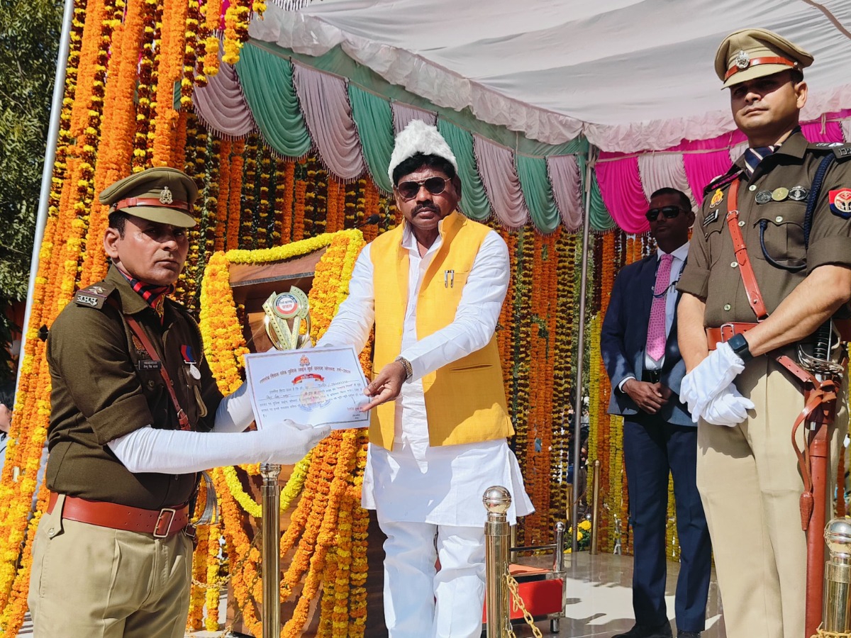 State Minister Sanjeev Kumar Gond hoisted the flag on Republic Day