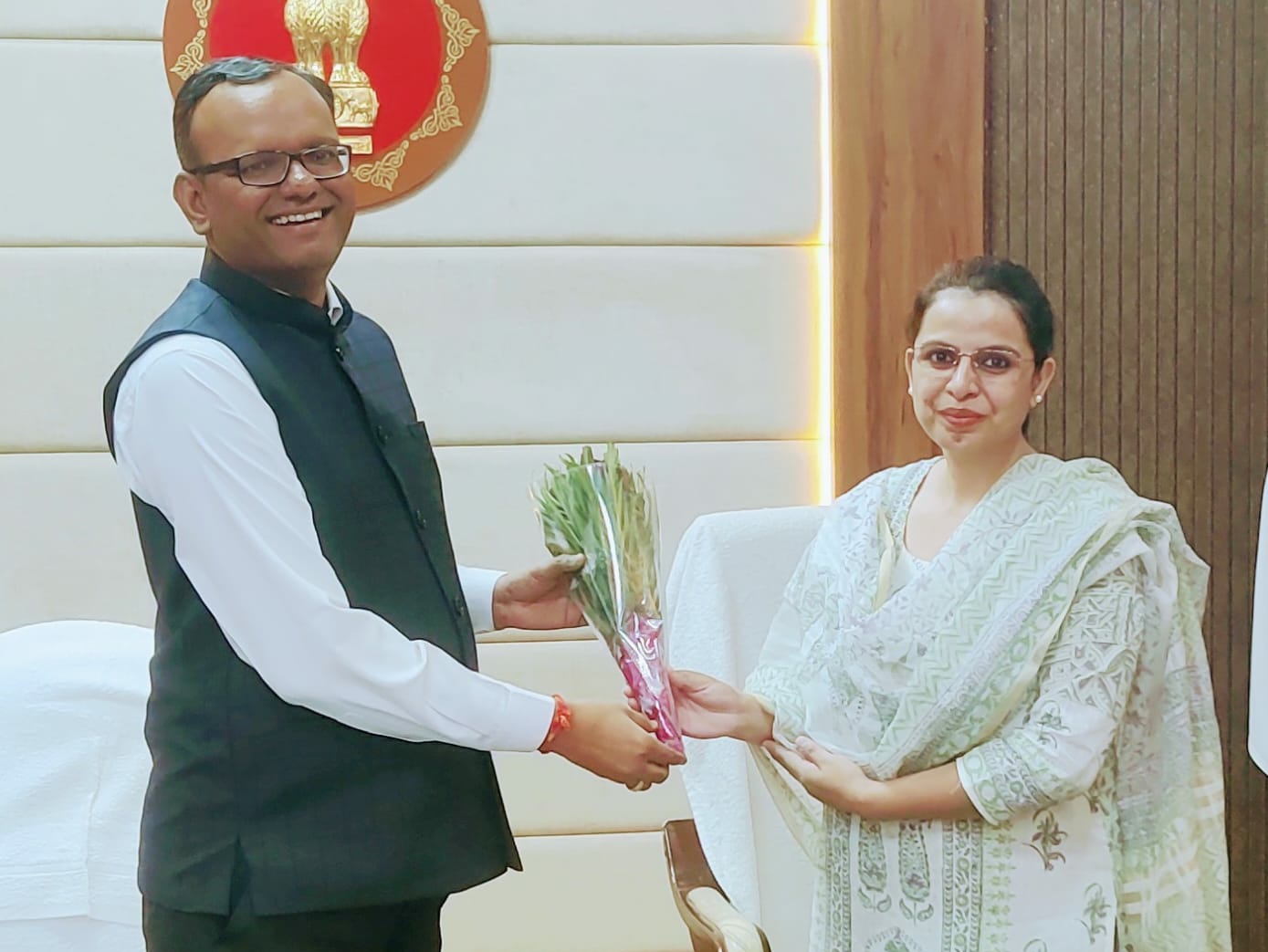 Guncha Sanobar, the new collector of Barwani, took charge | बड़वानी की नई कलेक्टर गुंचा सनोबर ने ...