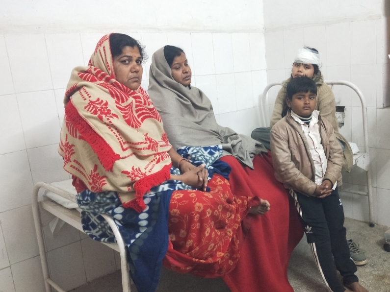 family returning from Kumbh bath met accident vehicle hits Artika car ...