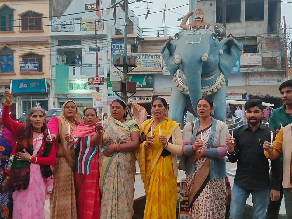 SP Mahila Sabha protests against the murder of a Dalit girl