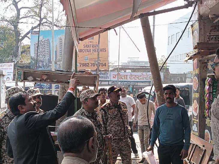 Action on encroachment after Jhansi DM's displeasure, atikraman, jhansi ...