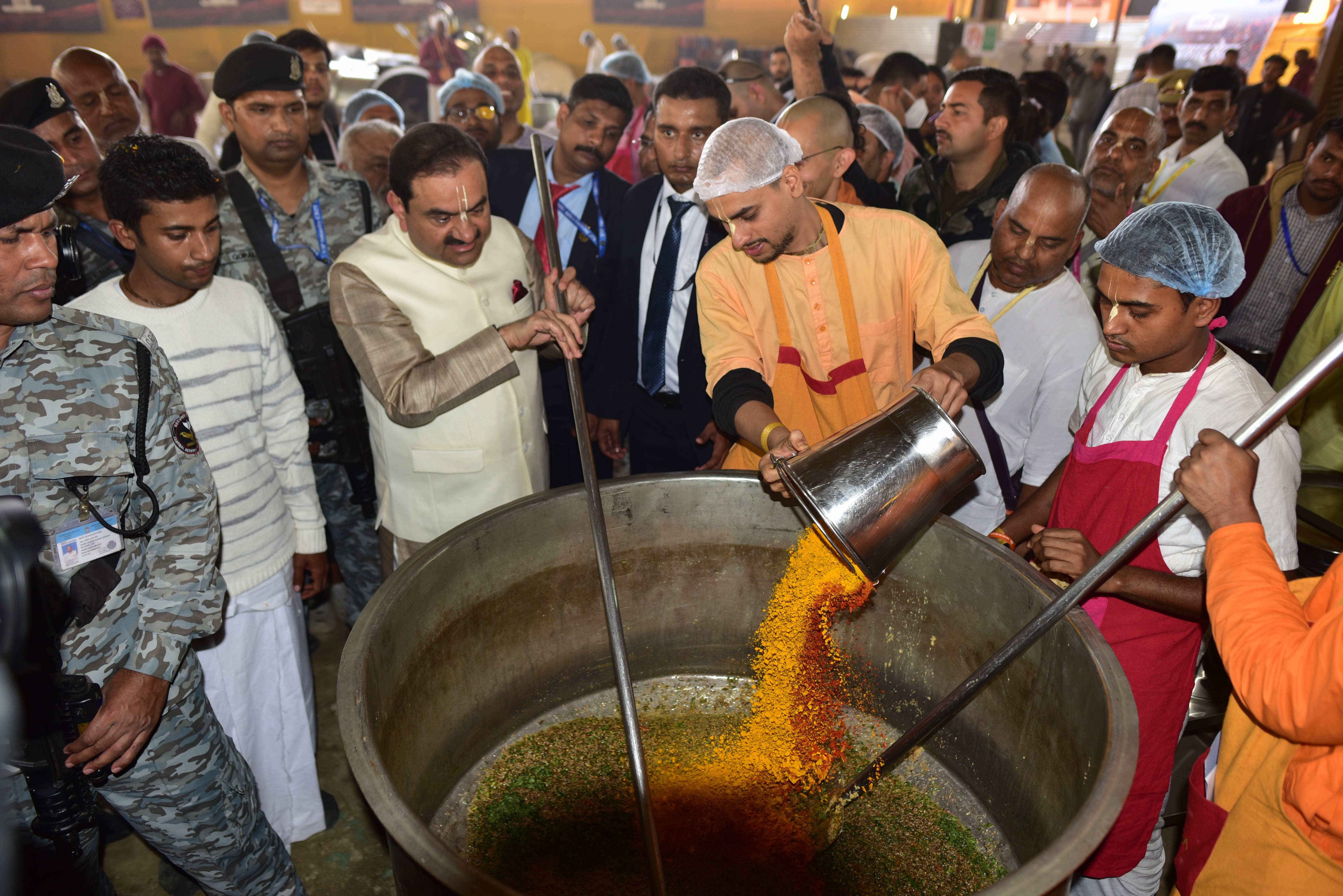 Adani-ISKCON's largest religious cloud kitchen at Mahakumbh | Bhaskar ...