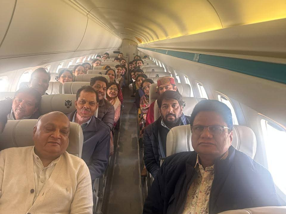 Gopal Kanda Gobind Kanda MahaKumbh Private jet | प्राइवेट जेट से महाकुंभ पहुंचा कांडा परिवार ...