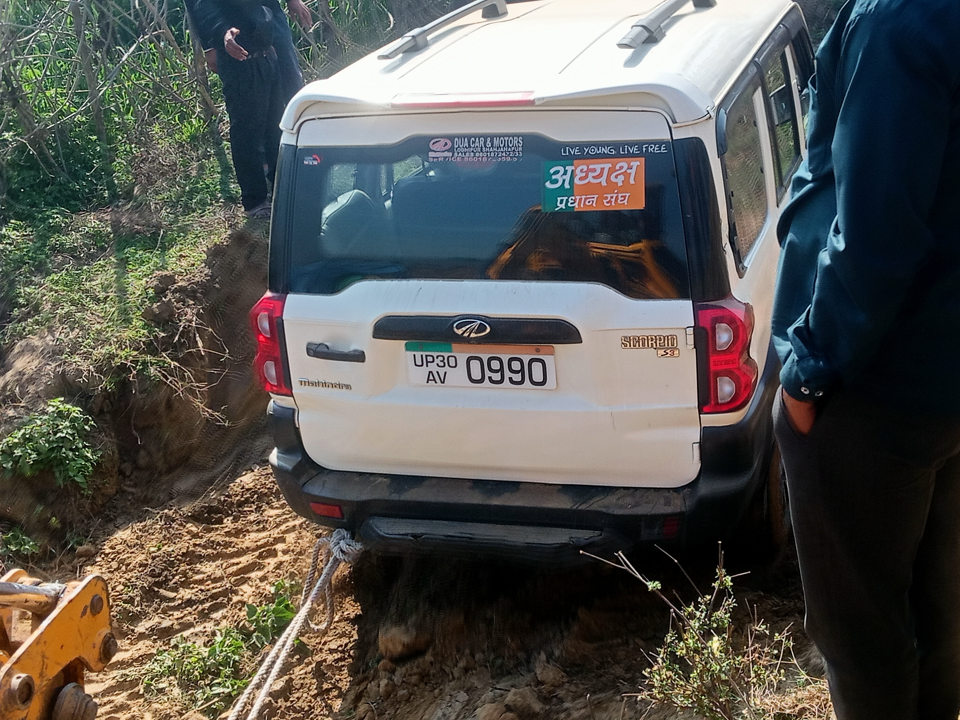 The head union president's car crashed in Hardoi