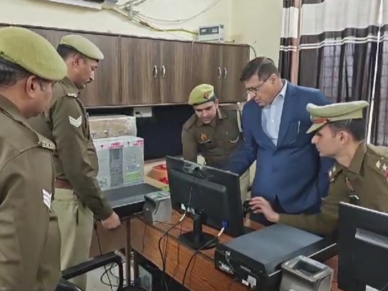 The surprise inspection of Meerut ADG Technical caused a stir | मेरठ के एडीजी टेक्निकल के औचक ...