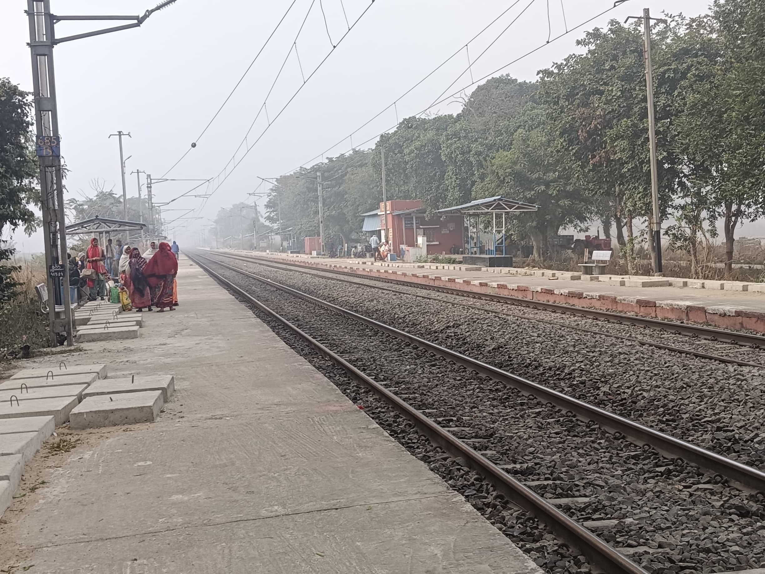 The condition of the station in Sevrai is pathetic | सेवराई में स्टेशन ...