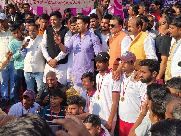 Chakarnagar won the title of Tehsil level cricket tournament