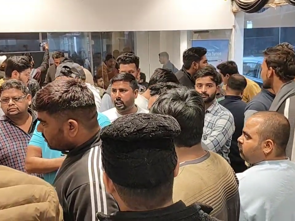 Sales manager of KIA showroom absconded with Rs 2 crore