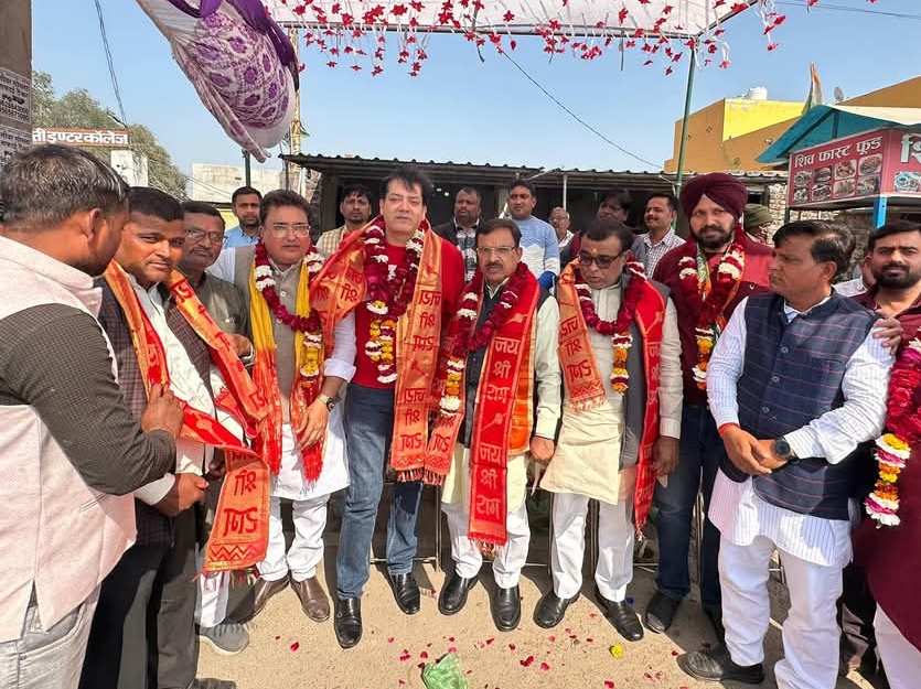In Sarsaul, the Speaker's son Karan Mahana provided food to the devotees