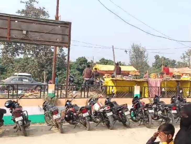The park was converted into a bike stand for the Magh fair | माघ मेले ...