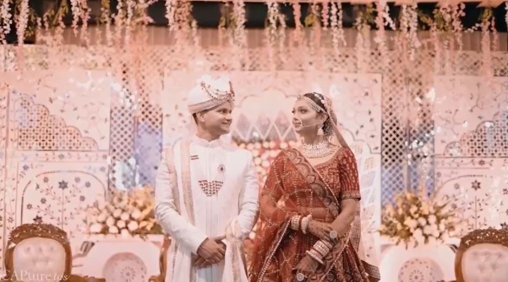 CRPF Assistant Commandant Poonam Gupta of Shivpuri, Madhya Pradesh got married to Avnish Kumar ...