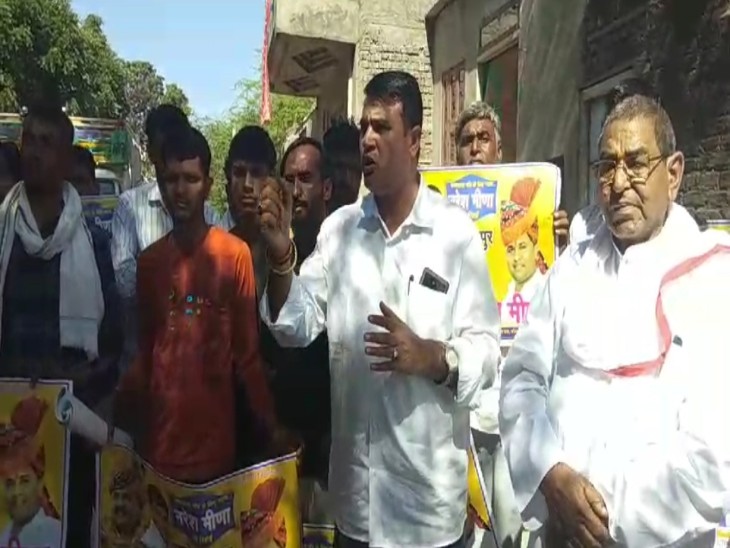 Naresh Meena's father planted the land of Samravata | नरेश मीणा के पिता ...