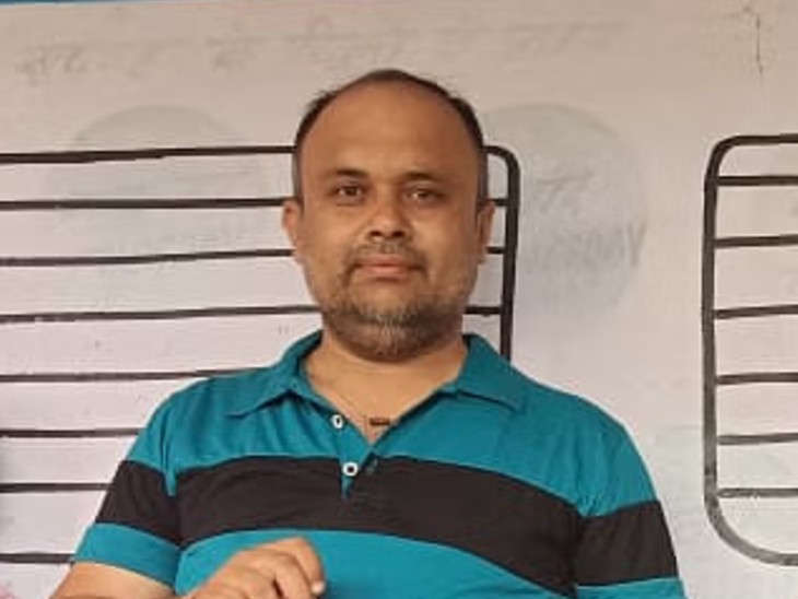 Acting headmaster Rajouria suspended in Sagar | सागर में छात्रा से ...