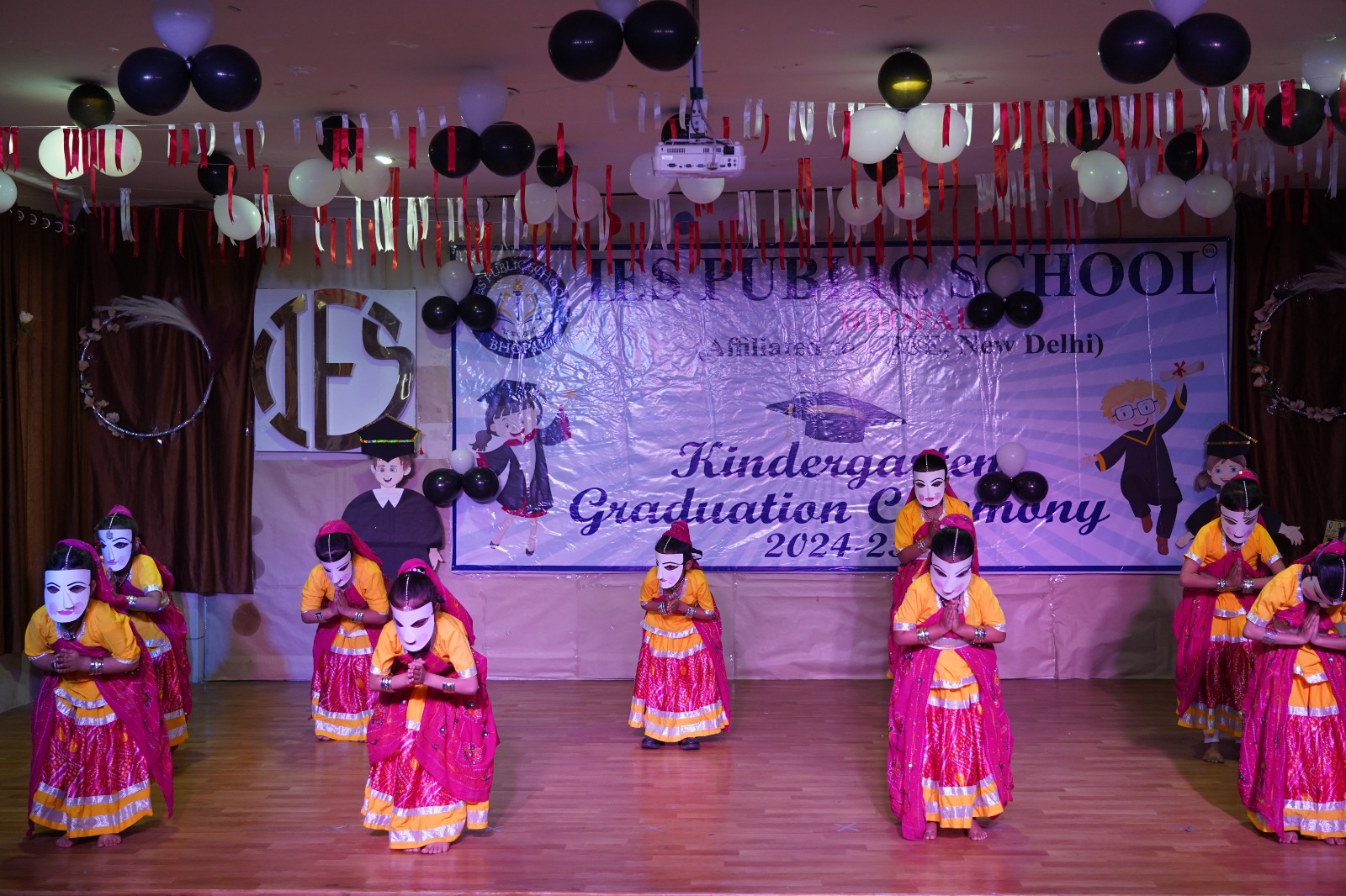 Time Machine themed graduation ceremony at IES School | आईईएस स्कूल में ...