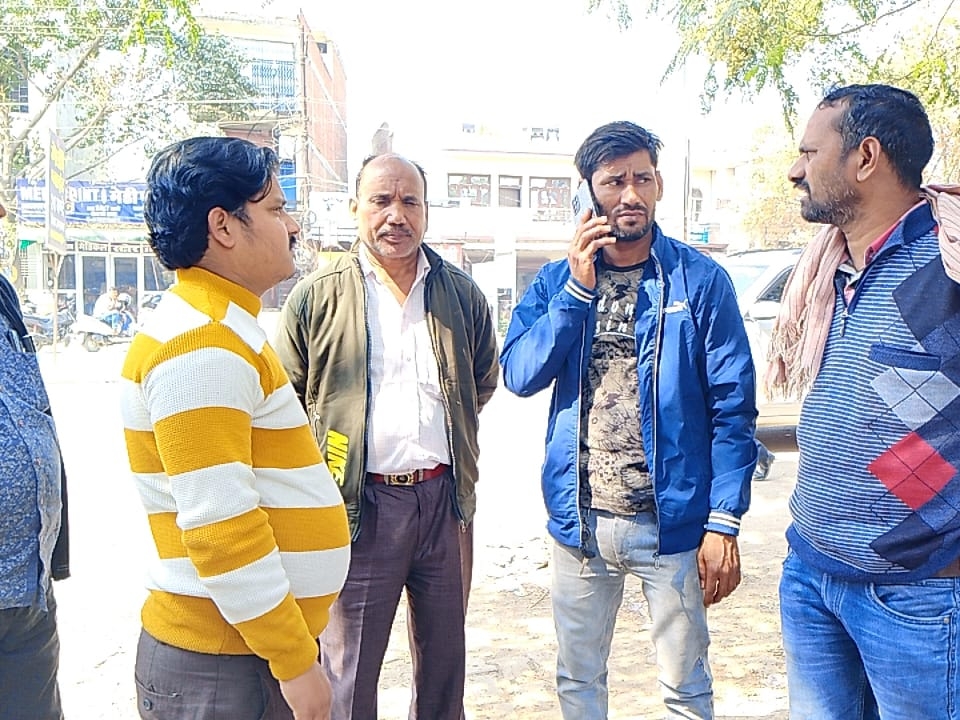 Bike rider dies after being crushed by a truck | ट्रक से कुचलकर बाइक सवार की मौत: सास के अंतिम ...