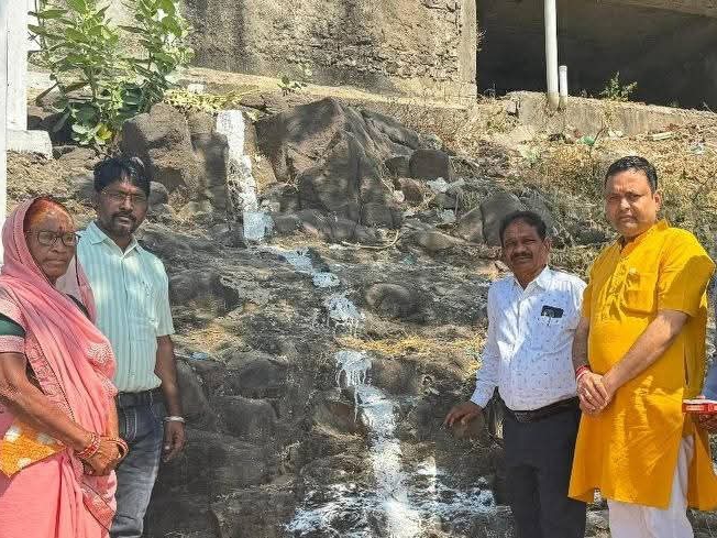 A returning wall will be built near the three major temples in Mandleshwar