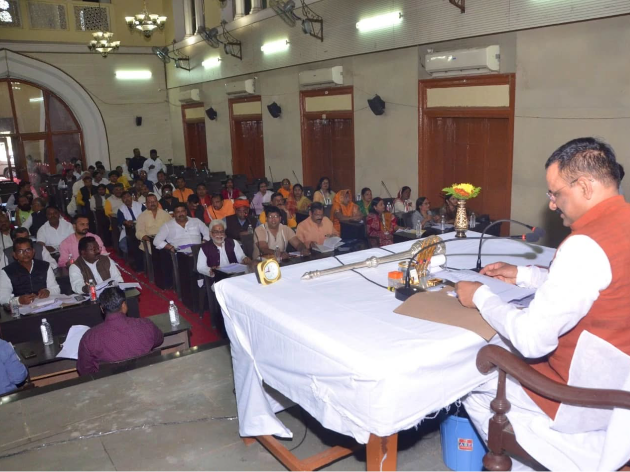 Mini House meeting begins in Varanasi | वाराणसी में मिनी सदन में छाया ...