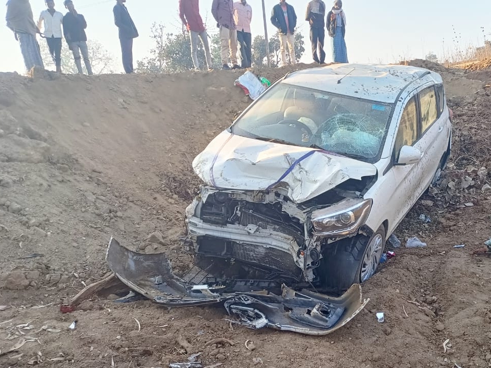 A car full of devotees from Chhattisgarh overturned in Babhani ...
