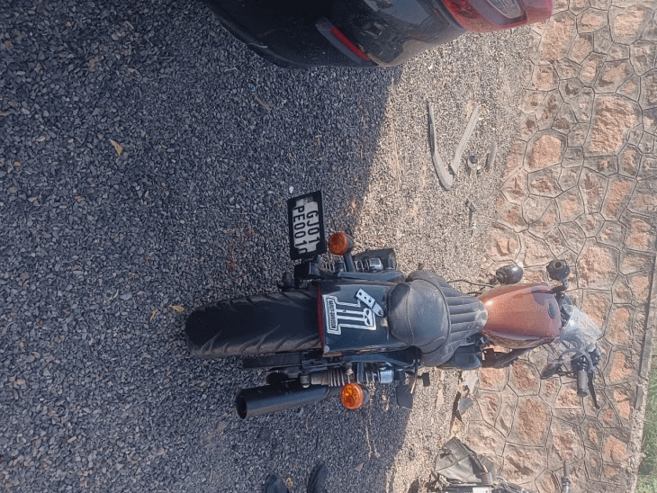 Bike rider collided with a car on NH-68, died in hospital | NH-68 पर ...