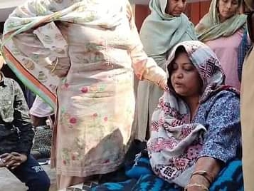 Incident in Hapur by making a woman smell an intoxicating substance ...