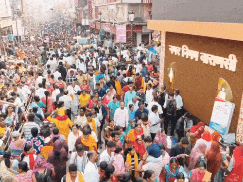Varanasi News great wave of faith in Varanasi, crowd of devotees on ...