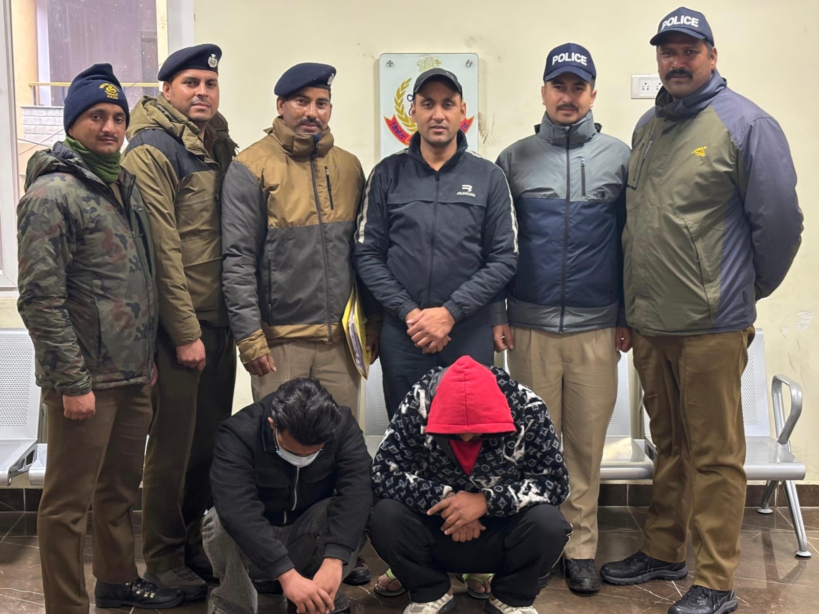 Himachal News: Chitta smugglers from Punjab arrested Manali Kullu ...