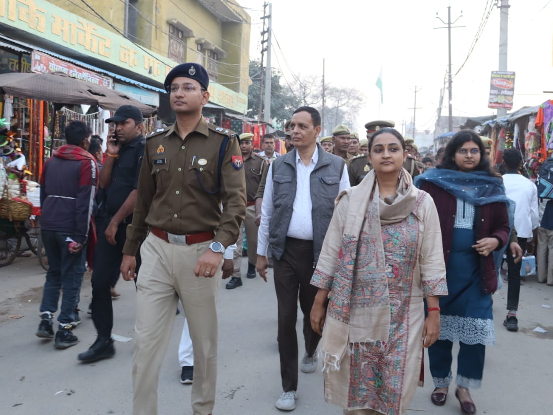 70 feet high Shivling is a symbol of faith | 70 फीट ऊंचा शिवलिंग आस्था ...