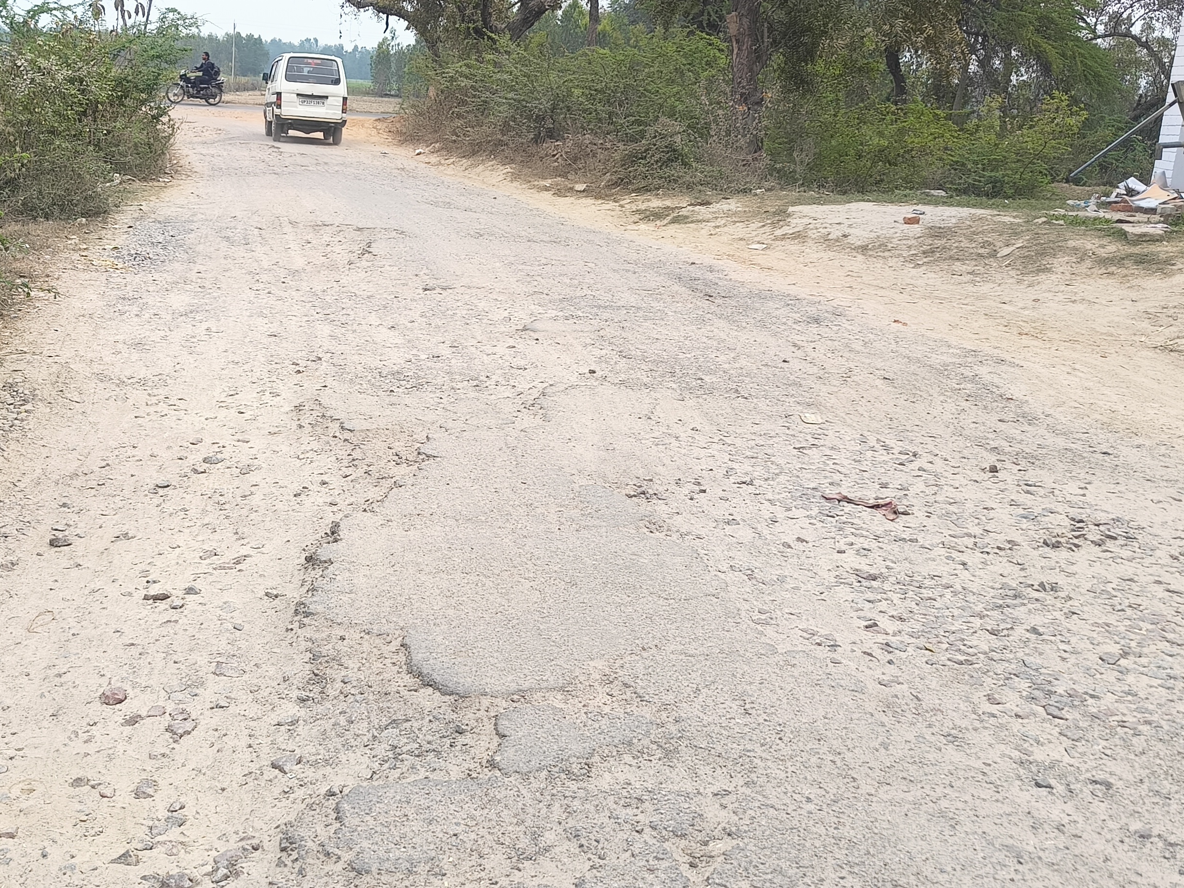 Atrauli-Mahamdapur road in Atrauli has become dilapidated | अतरौली में ...