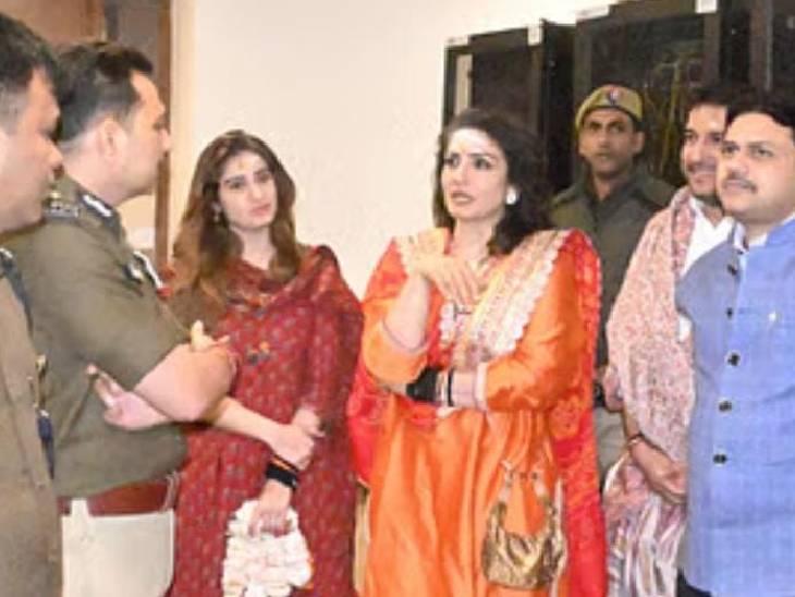 Uttar Pradesh Varanshi Mahashivratri Raveena tandon | काशी पहुंचीं ...