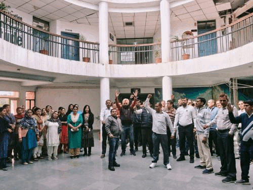 Hisar Veda Cafe against 17 days Protest update | हिसार में वेदा कैफे के ...