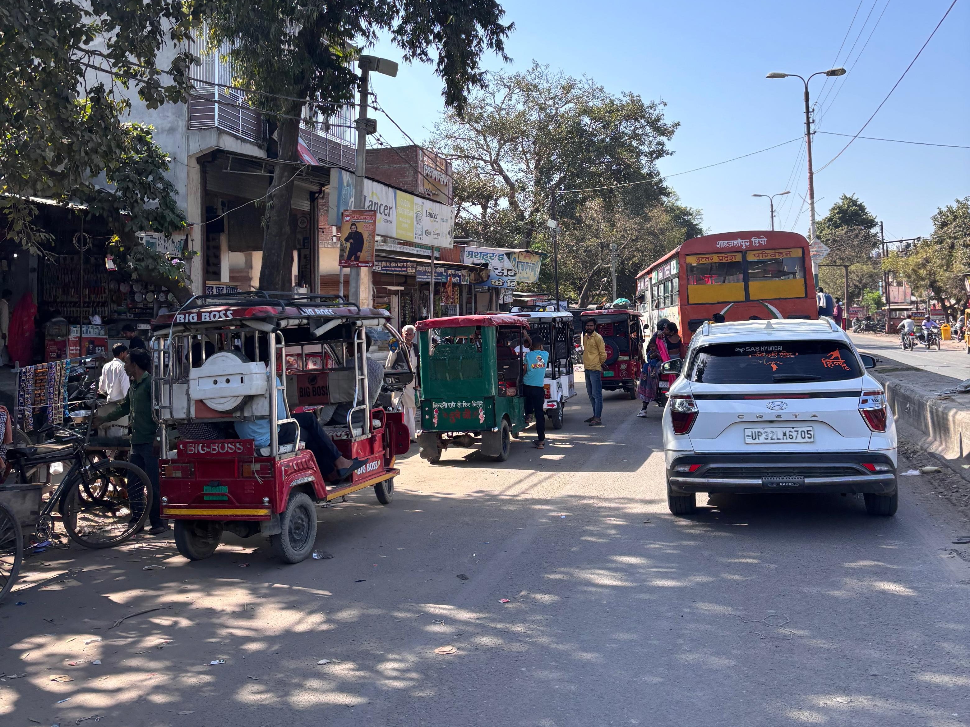 People are troubled by encroachment in Magalganj | मैगलगंज में अतिक्रमण ...