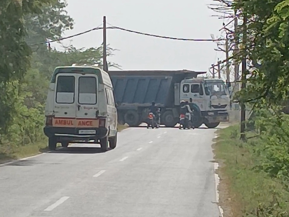 When SDM's car was stopped, the dumper was taken to the police station