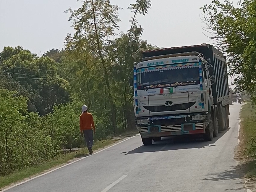 When SDM's car was stopped, the dumper was taken to the police station