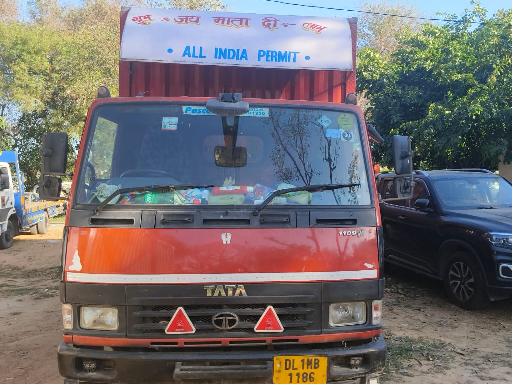 Liquor canter Arrest KMP Express way toll Plaza Gurugram Update News | गुरुग्राम में बिहार जा ...