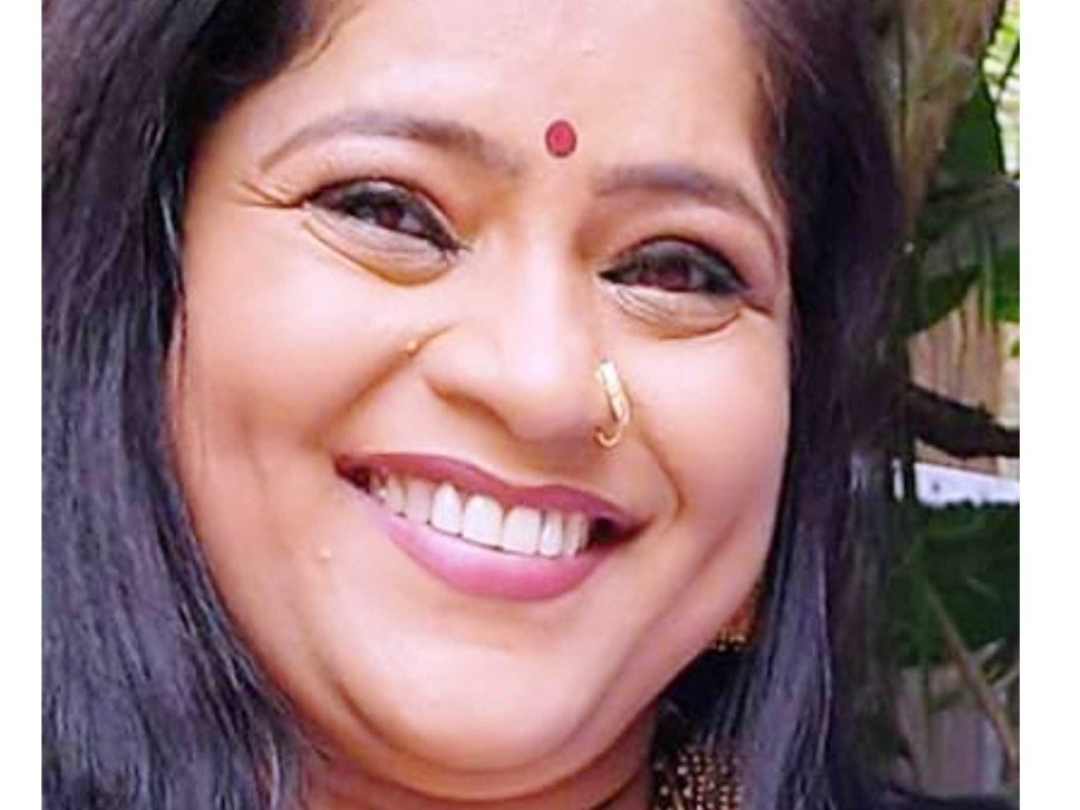 Marathi comedy queen Vishakha Subhedar's play in Indore | मराठी कॉमेडी ...