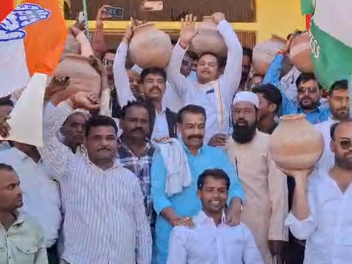 Congress protests against drinking water crisis | पेयजल संकट के विरोध ...