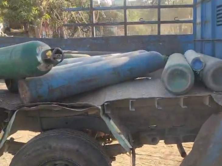Oxygen cylinder exploded in a moving vehicle in Chaumu | चौमूं में चलती ...