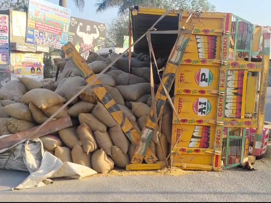 Fazilka Truck Overturned Breaking Pin Update | फाजिल्का में पिन टूटने ...