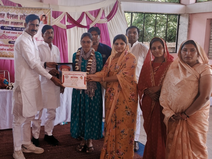 Talent award ceremony held at Saini Samaj Sabha Bhawan chomu Rajasthan
