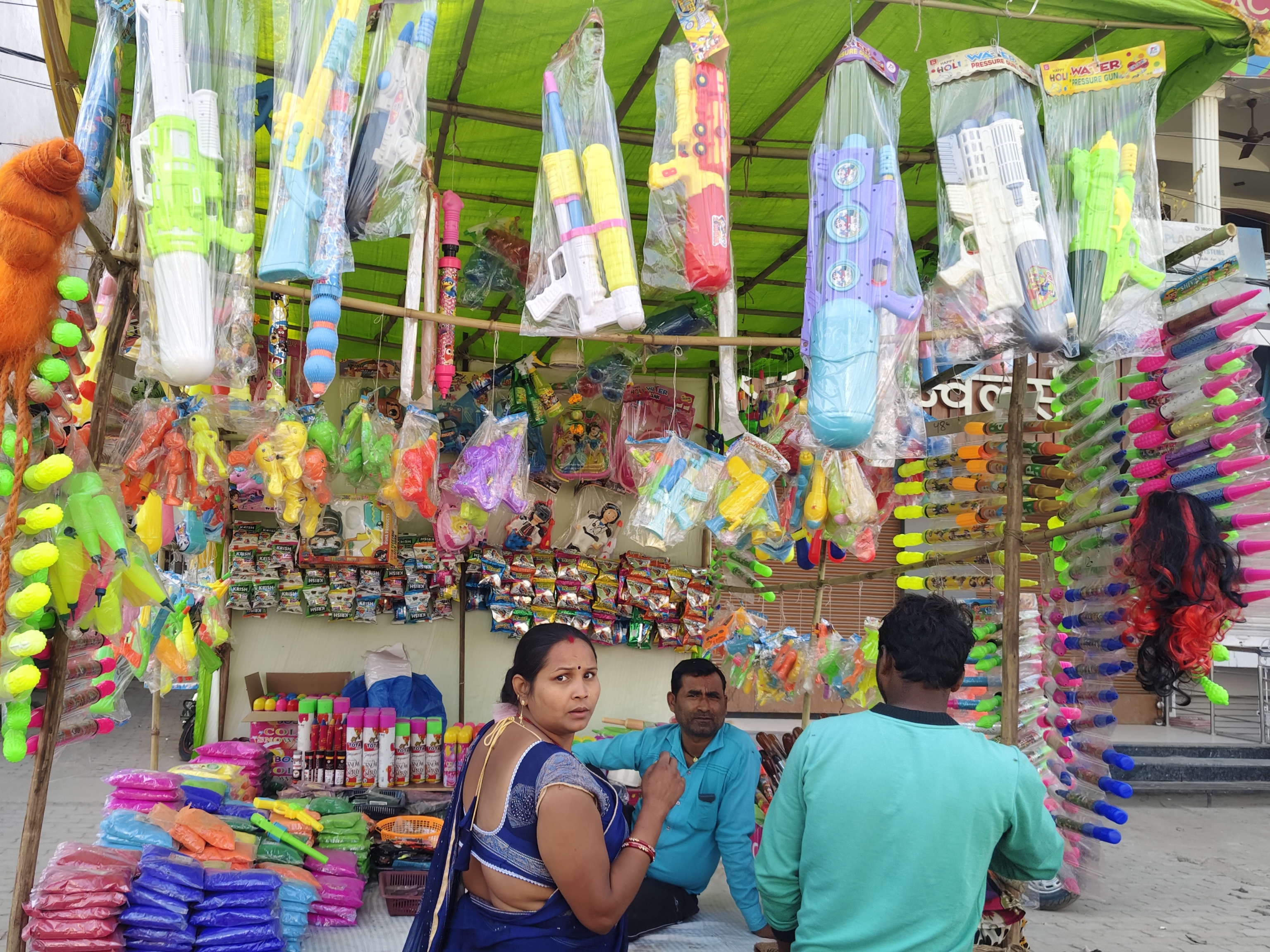 Holi preparations: Papad and chips are a hit in the market