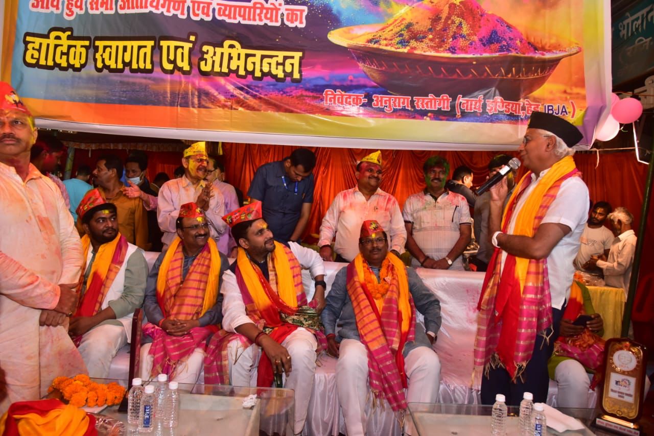 Indian Bullion and Jewelers Association played Holi with flowers ...