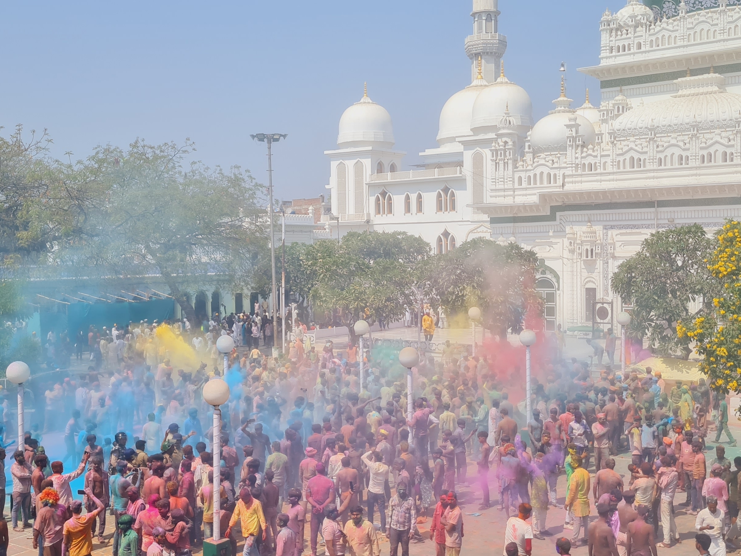 An example of brotherhood was seen at Deva Sharif Dargah
