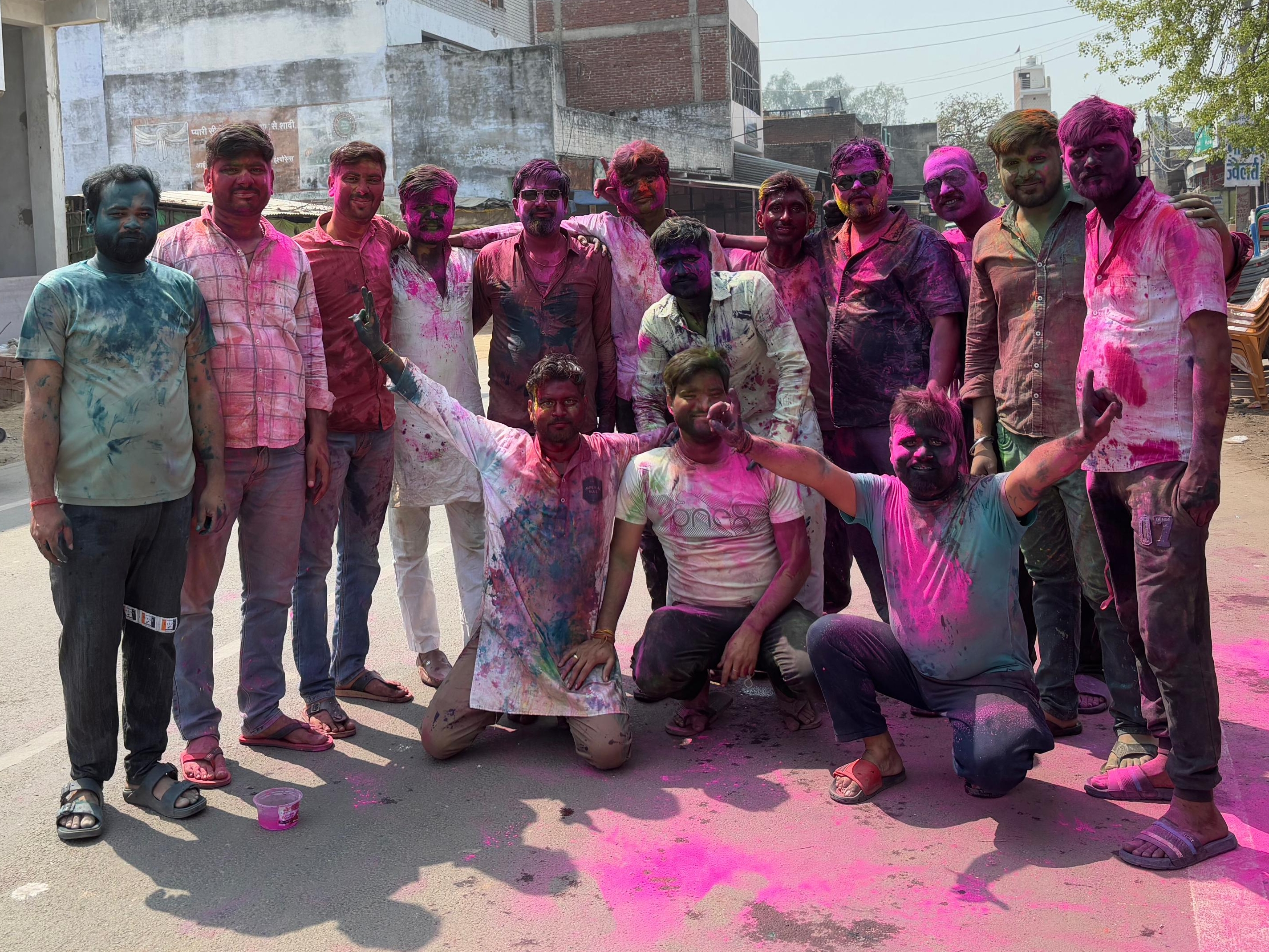 Holi colors were seen in Magalganj | होली का रंग छाया मैगलगंज में ...