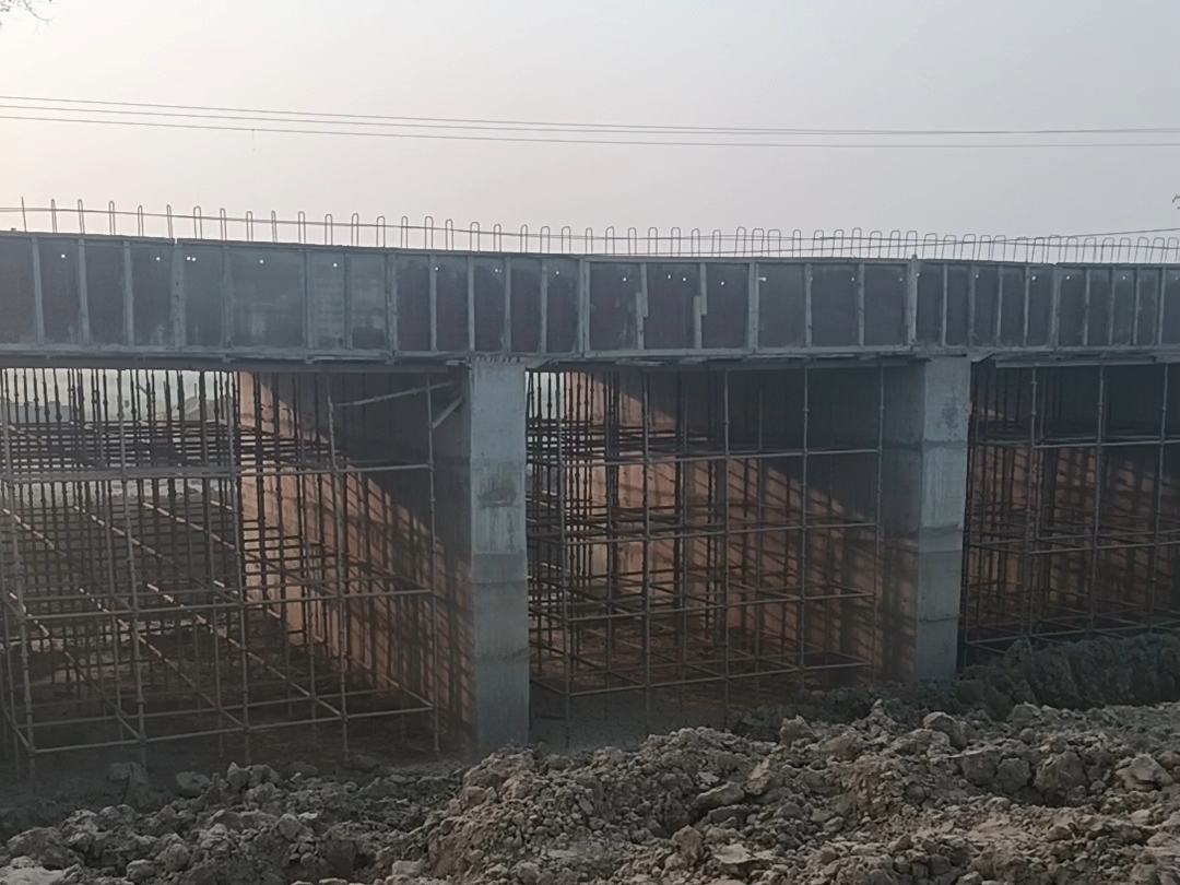 A bridge is being built in Shohratgarh at a cost of 207 lakhs ...