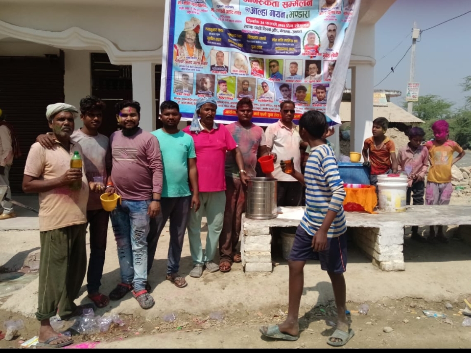 An example of brotherhood was seen in the Holi Milan ceremony | होली मिलन समारोह में दिखी ...