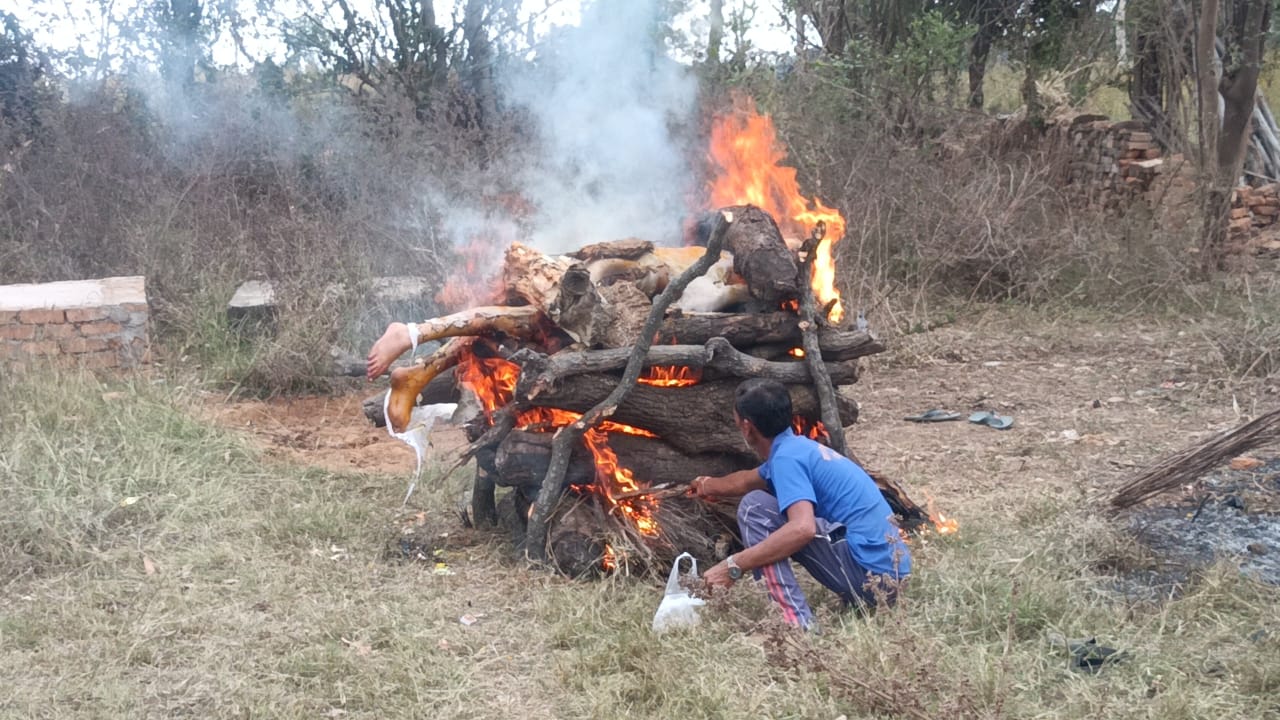 MP Police ASI Inspector Death Update | Mauganj Adivasi Family Attack | मऊगंज हमले में जान गंवाने ...