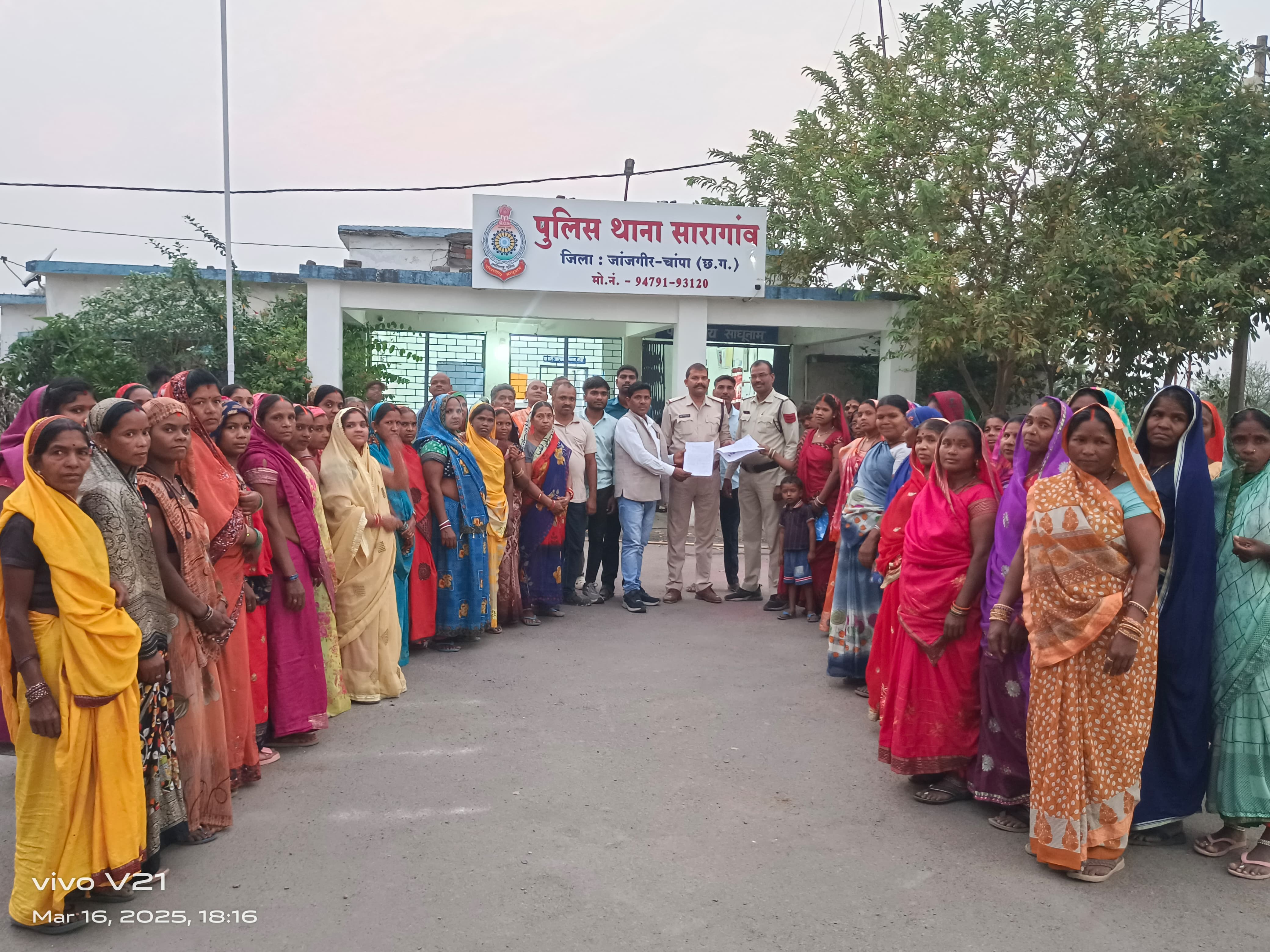 Women gheraoed the police station to stop the sale of illegal liquor