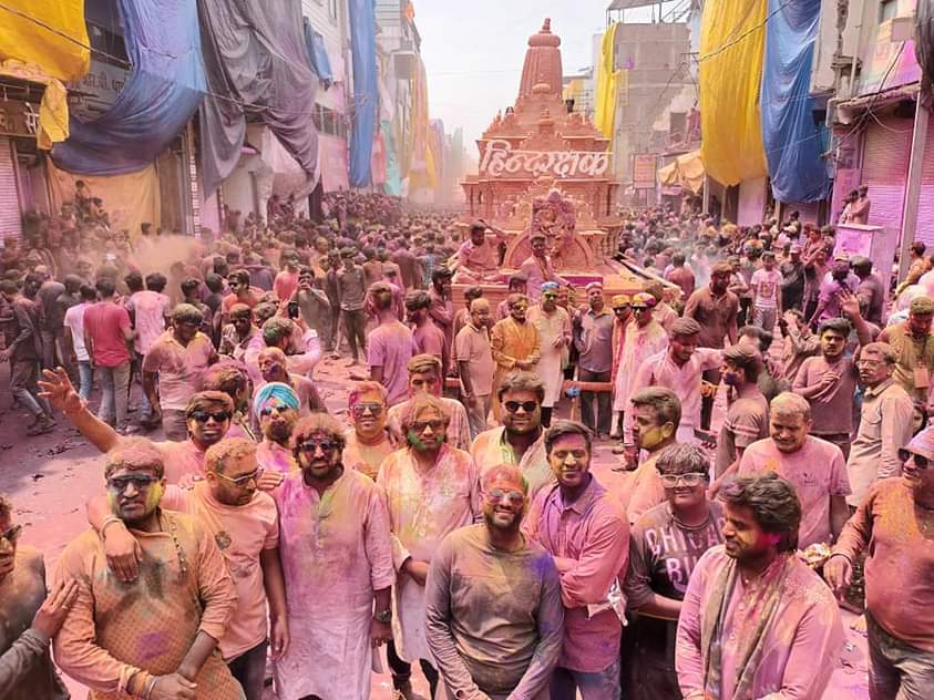 370 people book rooftops for Indore’s historic 'Ger': 25,000 kg of ...