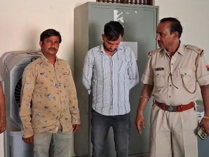 Police raid in cafe near college churu Rajasthan | कॉलेज के पास कैफे ...