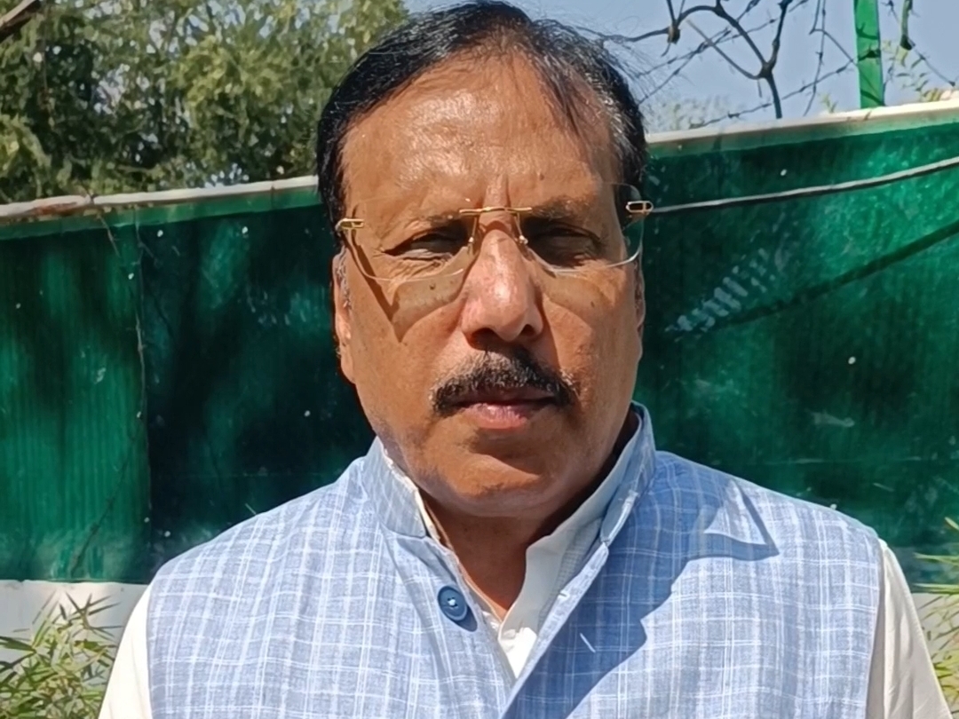 SP MP Rajiv Rai hits back at Subhaspa leader | सपा सांसद राजीव राय का ...